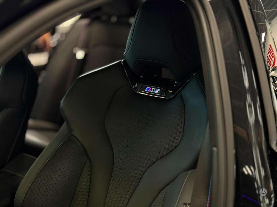 Black BMW M5 2025 in Klaipeda, with an engine capacity of 4.40 L and mileage of 7 thousand km for 112000 €, photo 33 on AUTOMOTO.COM.LV