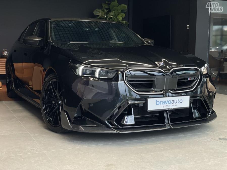 Black BMW M5 2025 in Klaipeda, with an engine capacity of 4.40 L and mileage of 9 thousand km for 117991 €, photo 4 on AUTOMOTO.COM.LV