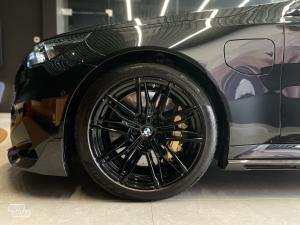 Black BMW M5 2025 in Klaipeda, with an engine capacity of 4.40 L and mileage of 9 thousand km for 117991 €, photo 9 on AUTOMOTO.COM.LV