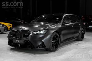 Melns BMW M5 2025 Rīga, ar dzinēja tilpumu 4.40 L un nobraukumu 6 tūkst. km par 123000 €, foto  vietnē AUTOMOTO.COM.LV