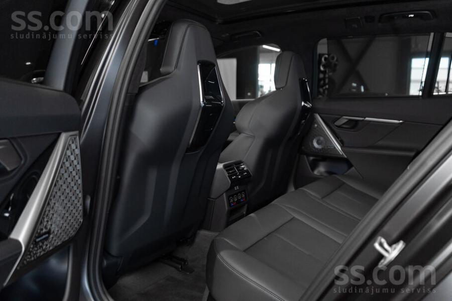Melns BMW M5 2025 Rīga, ar dzinēja tilpumu 4.40 L un nobraukumu 6 tūkst. km par 123000 €, foto 17 vietnē AUTOMOTO.COM.LV