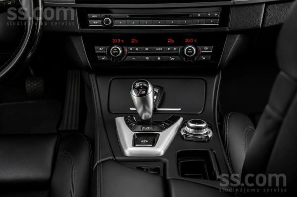 Blue BMW M5 2012 in Riga, with an engine capacity of 4.40 L and mileage of 180 thousand km for 32100 €, photo 9 on AUTOMOTO.COM.LV