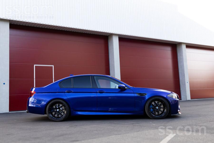 Blue BMW M5 2013 in Liepaja, with an engine capacity of 4.40 L and mileage of 133 thousand km for 45000 €, photo 3 on AUTOMOTO.COM.LV