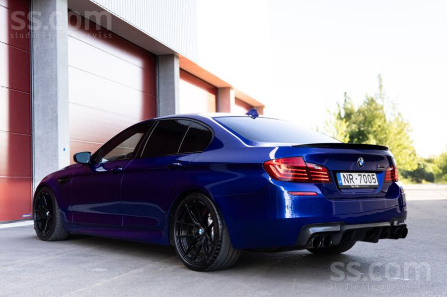 Blue BMW M5 2013 in Liepaja, with an engine capacity of 4.40 L and mileage of 133 thousand km for 45000 €, photo 5 on AUTOMOTO.COM.LV