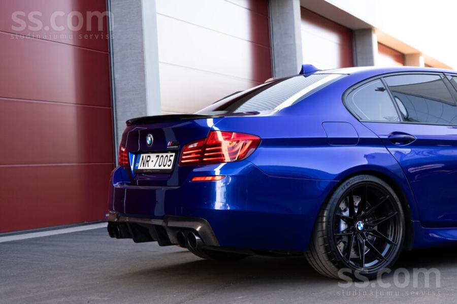 Blue BMW M5 2013 in Liepaja, with an engine capacity of 4.40 L and mileage of 133 thousand km for 45000 €, photo 7 on AUTOMOTO.COM.LV