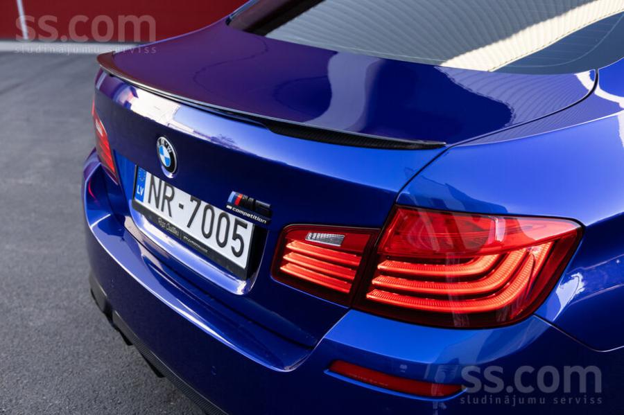 Blue BMW M5 2013 in Liepaja, with an engine capacity of 4.40 L and mileage of 133 thousand km for 45000 €, photo 11 on AUTOMOTO.COM.LV