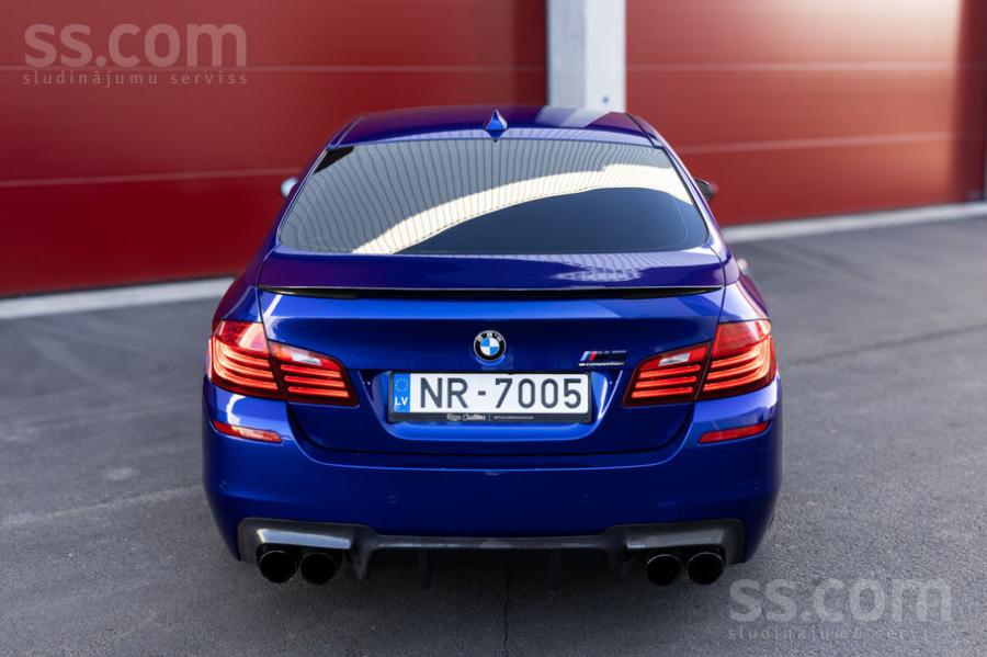 Blue BMW M5 2013 in Liepaja, with an engine capacity of 4.40 L and mileage of 133 thousand km for 45000 €, photo 12 on AUTOMOTO.COM.LV