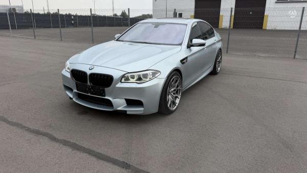 Zils BMW M5 2015 Marijampole, ar dzinēja tilpumu 4.40 L un nobraukumu 170 tūkst. km par 24000 €, foto 1 vietnē AUTOMOTO.COM.LV