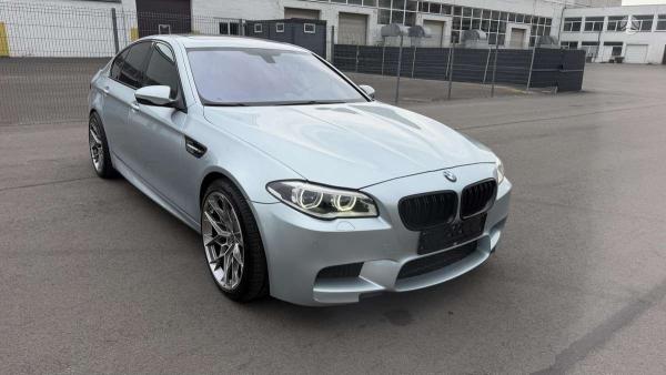 Zils BMW M5 2015 Marijampole, ar dzinēja tilpumu 4.40 L un nobraukumu 170 tūkst. km par 24000 €, foto 3 vietnē AUTOMOTO.COM.LV