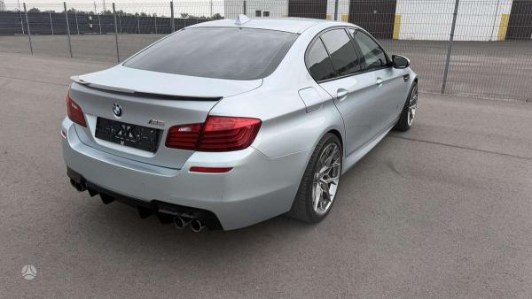 Zils BMW M5 2015 Marijampole, ar dzinēja tilpumu 4.40 L un nobraukumu 170 tūkst. km par 24000 €, foto 7 vietnē AUTOMOTO.COM.LV