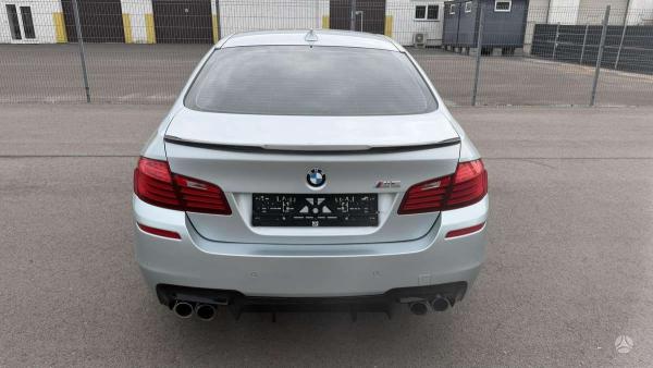 Zils BMW M5 2015 Marijampole, ar dzinēja tilpumu 4.40 L un nobraukumu 170 tūkst. km par 24000 €, foto 8 vietnē AUTOMOTO.COM.LV