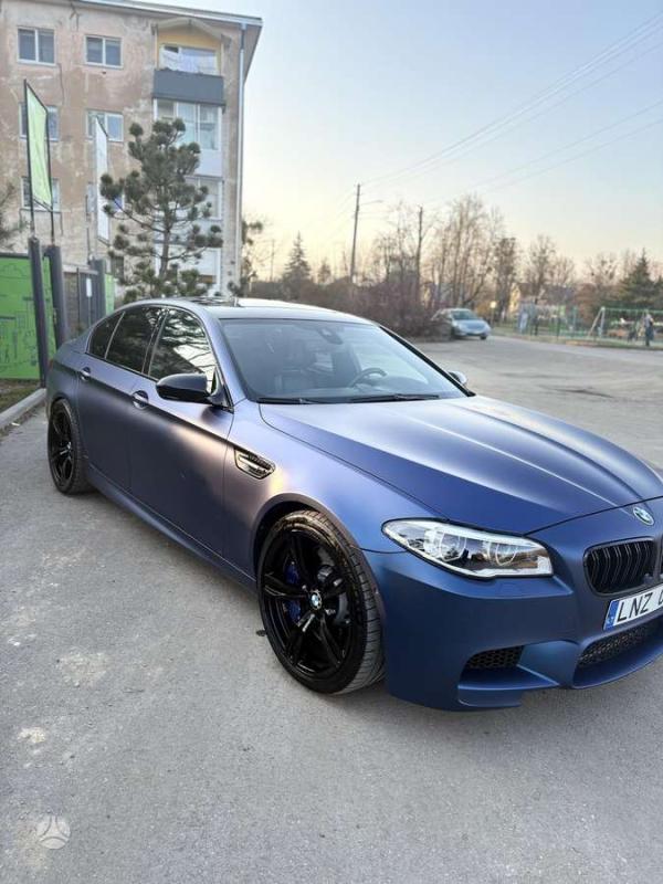 Blue BMW M5 2015 in Kaunas, with an engine capacity of 4.40 L and mileage of 96 thousand km for 29900 €, photo 3 on AUTOMOTO.COM.LV