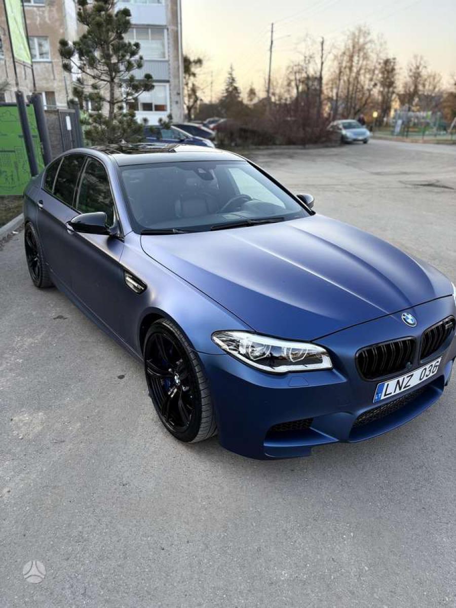 Blue BMW M5 2015 in Kaunas, with an engine capacity of 4.40 L and mileage of 96 thousand km for 29900 €, photo 4 on AUTOMOTO.COM.LV