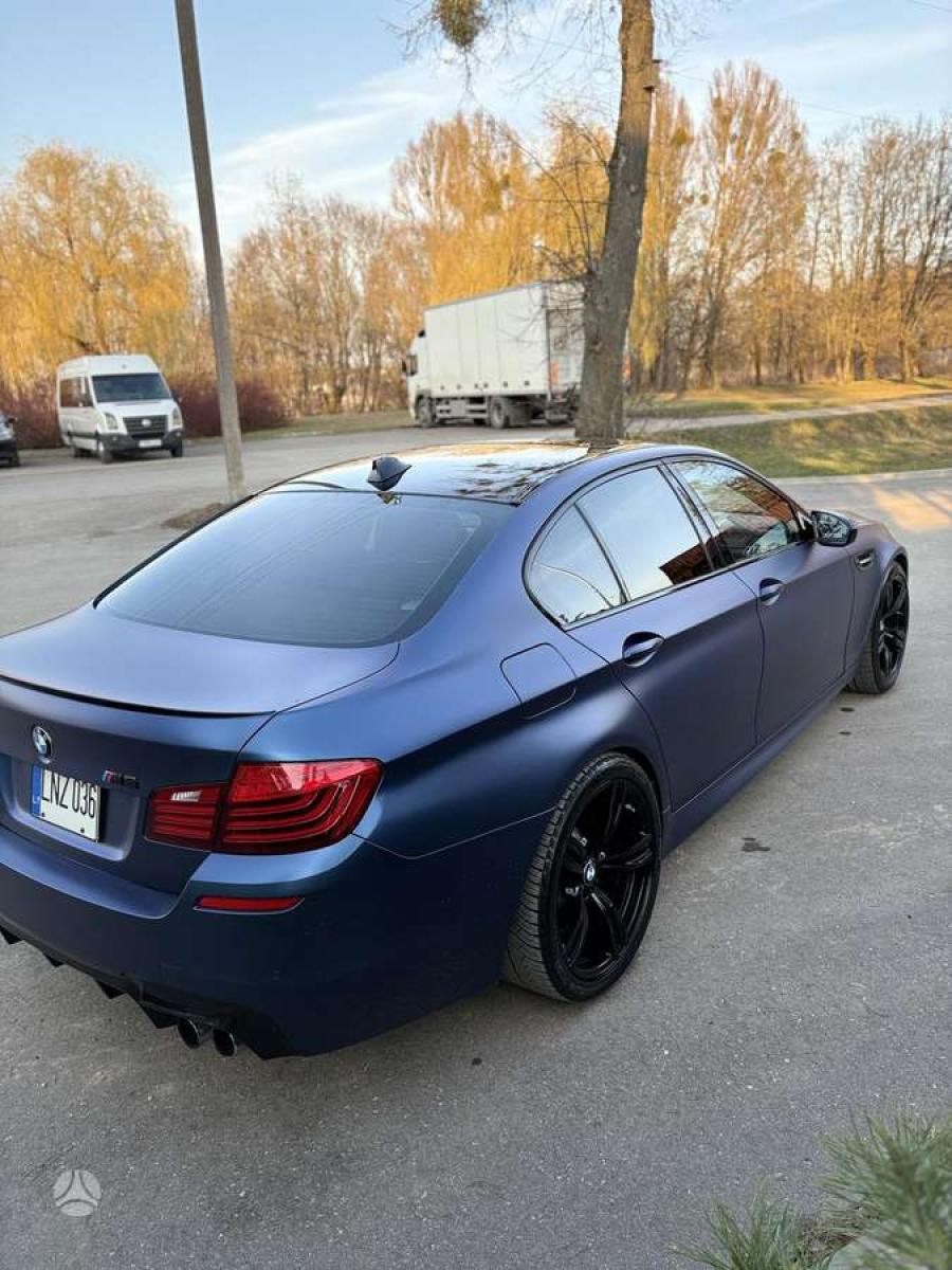 Blue BMW M5 2015 in Kaunas, with an engine capacity of 4.40 L and mileage of 96 thousand km for 29900 €, photo 6 on AUTOMOTO.COM.LV