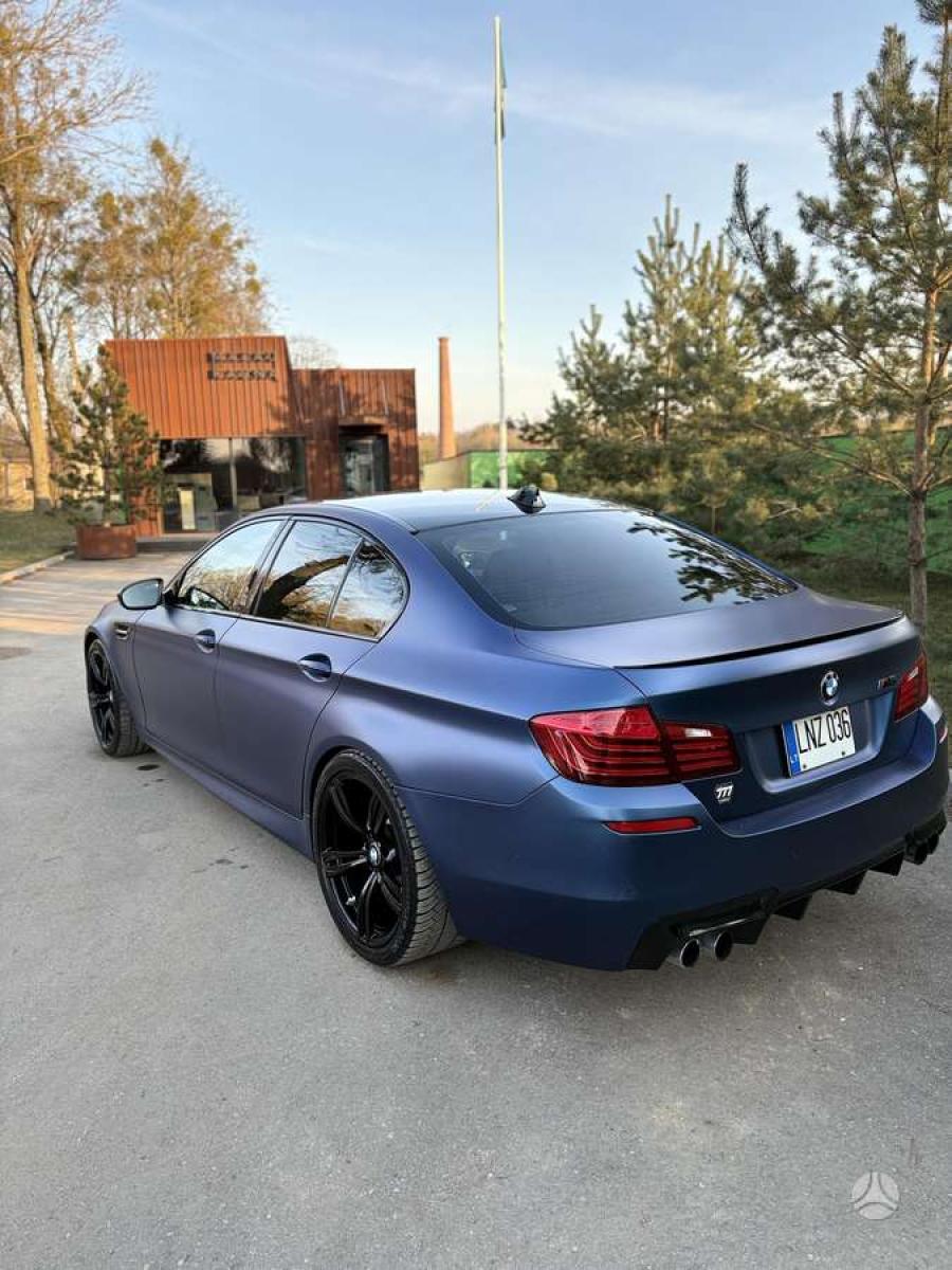 Blue BMW M5 2015 in Kaunas, with an engine capacity of 4.40 L and mileage of 96 thousand km for 29900 €, photo 7 on AUTOMOTO.COM.LV