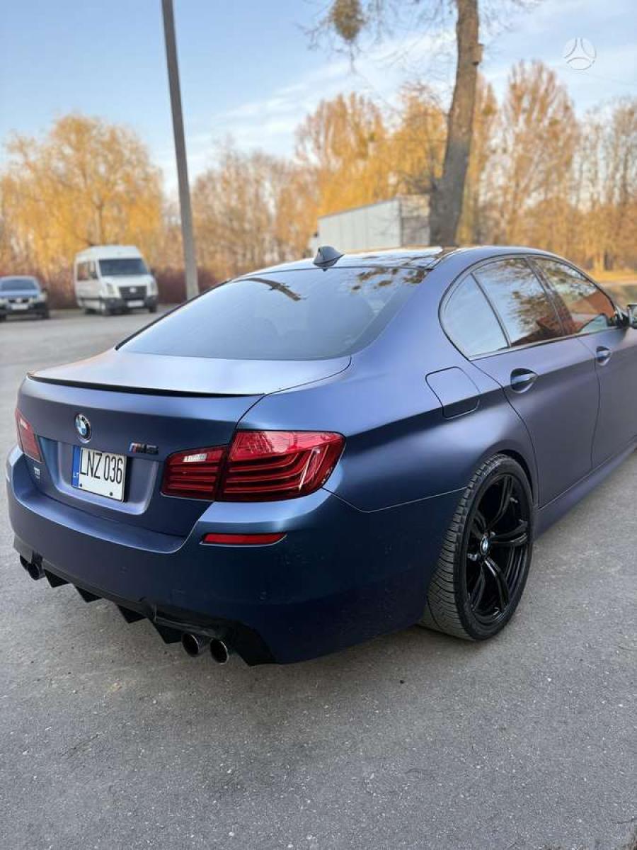 Blue BMW M5 2015 in Kaunas, with an engine capacity of 4.40 L and mileage of 96 thousand km for 29900 €, photo 8 on AUTOMOTO.COM.LV