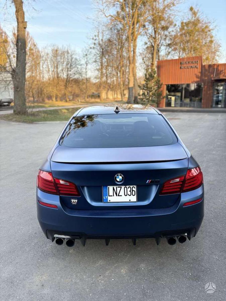 Blue BMW M5 2015 in Kaunas, with an engine capacity of 4.40 L and mileage of 96 thousand km for 29900 €, photo 9 on AUTOMOTO.COM.LV
