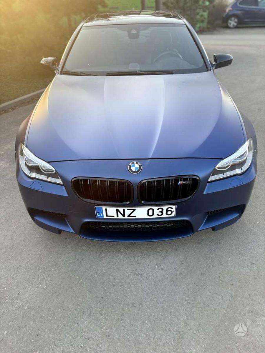 Blue BMW M5 2015 in Kaunas, with an engine capacity of 4.40 L and mileage of 96 thousand km for 29900 €, photo 11 on AUTOMOTO.COM.LV