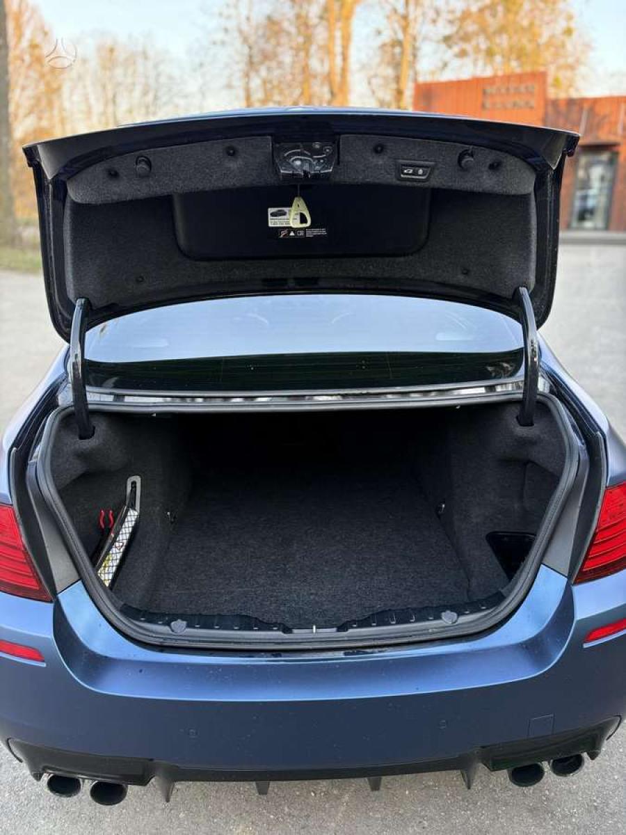 Blue BMW M5 2015 in Kaunas, with an engine capacity of 4.40 L and mileage of 96 thousand km for 29900 €, photo 12 on AUTOMOTO.COM.LV