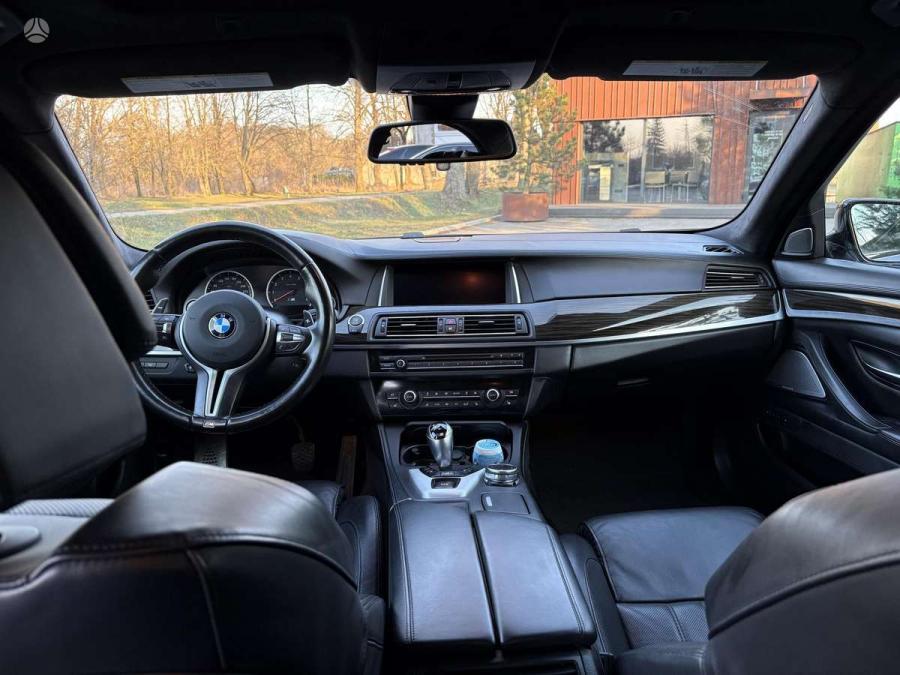 Blue BMW M5 2015 in Kaunas, with an engine capacity of 4.40 L and mileage of 96 thousand km for 29900 €, photo 18 on AUTOMOTO.COM.LV