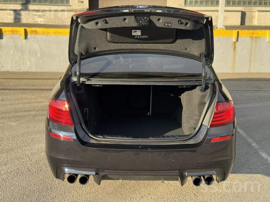 Blue BMW M5 2016 in Riga, with an engine capacity of 4.40 L and mileage of 167 thousand km for 32980 €, photo 6 on AUTOMOTO.COM.LV