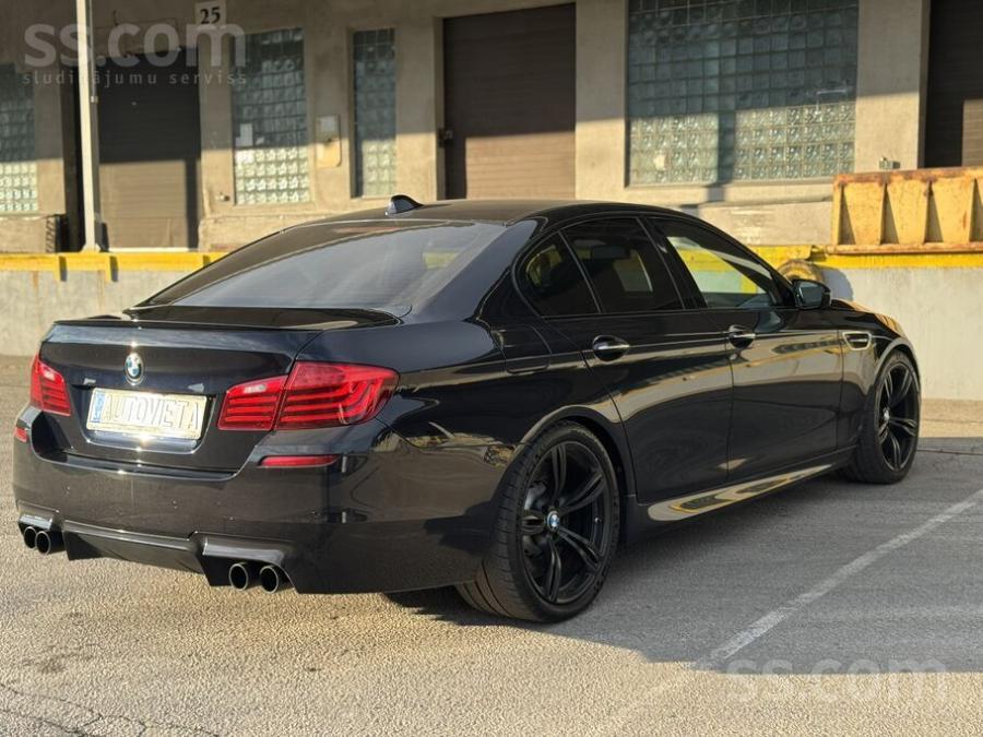Blue BMW M5 2016 in Riga, with an engine capacity of 4.40 L and mileage of 167 thousand km for 32980 €, photo 9 on AUTOMOTO.COM.LV