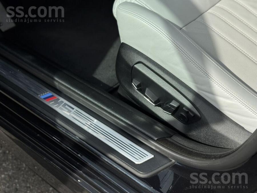 Blue BMW M5 2016 in Riga, with an engine capacity of 4.40 L and mileage of 167 thousand km for 32980 €, photo 14 on AUTOMOTO.COM.LV