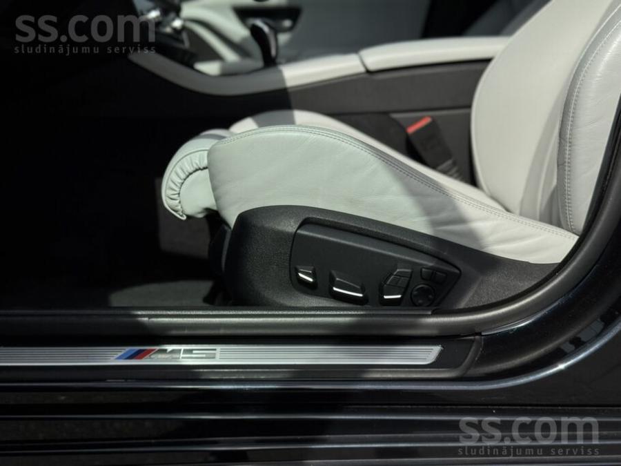 Blue BMW M5 2016 in Riga, with an engine capacity of 4.40 L and mileage of 167 thousand km for 32980 €, photo 15 on AUTOMOTO.COM.LV