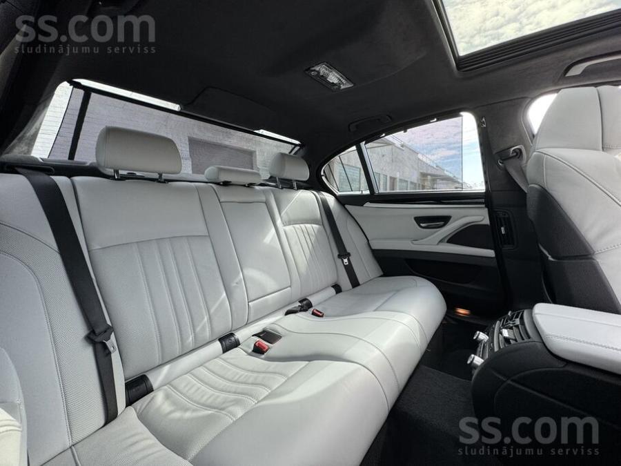 Blue BMW M5 2016 in Riga, with an engine capacity of 4.40 L and mileage of 167 thousand km for 32980 €, photo 27 on AUTOMOTO.COM.LV