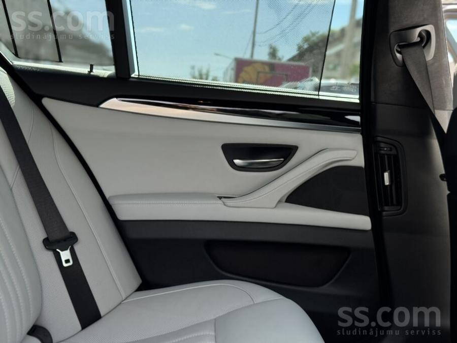 Blue BMW M5 2016 in Riga, with an engine capacity of 4.40 L and mileage of 167 thousand km for 32980 €, photo 28 on AUTOMOTO.COM.LV