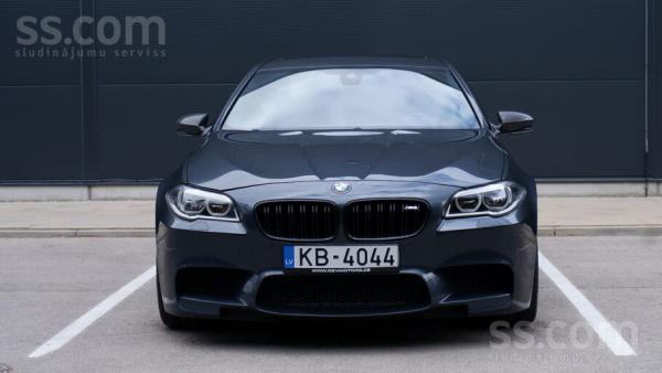 Blue BMW M5 2016 in Riga, with an engine capacity of 4.40 L and mileage of 123 thousand km for 27500 €, photo 2 on AUTOMOTO.COM.LV