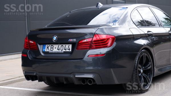 Blue BMW M5 2016 in Riga, with an engine capacity of 4.40 L and mileage of 123 thousand km for 27500 €, photo 4 on AUTOMOTO.COM.LV