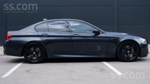Blue BMW M5 2016 in Riga, with an engine capacity of 4.40 L and mileage of 123 thousand km for 27500 €, photo 6 on AUTOMOTO.COM.LV