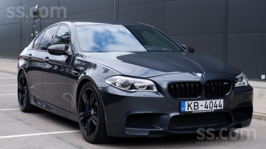 Blue BMW M5 2016 in Riga, with an engine capacity of 4.40 L and mileage of 123 thousand km for 27500 €, photo 7 on AUTOMOTO.COM.LV