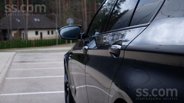 Blue BMW M5 2016 in Riga, with an engine capacity of 4.40 L and mileage of 123 thousand km for 27500 €, photo 7 on AUTOMOTO.COM.LV