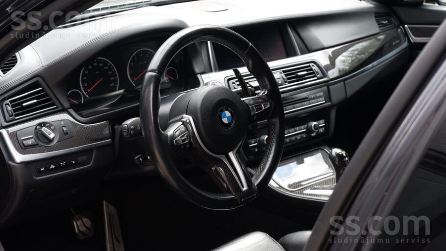 Blue BMW M5 2016 in Riga, with an engine capacity of 4.40 L and mileage of 123 thousand km for 27500 €, photo 16 on AUTOMOTO.COM.LV