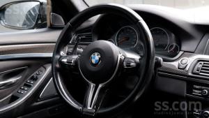 Blue BMW M5 2016 in Riga, with an engine capacity of 4.40 L and mileage of 123 thousand km for 27500 €, photo 17 on AUTOMOTO.COM.LV