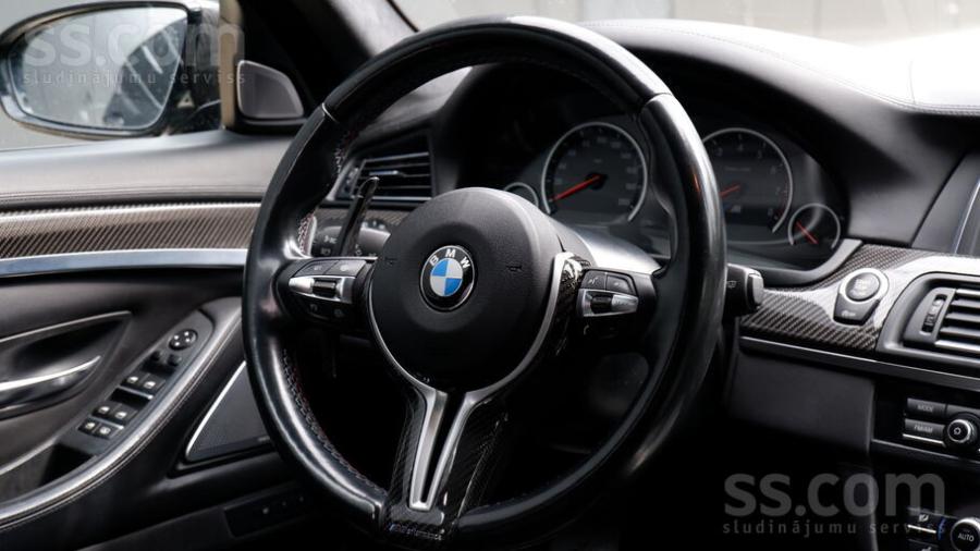 Blue BMW M5 2016 in Riga, with an engine capacity of 4.40 L and mileage of 123 thousand km for 27500 €, photo 17 on AUTOMOTO.COM.LV