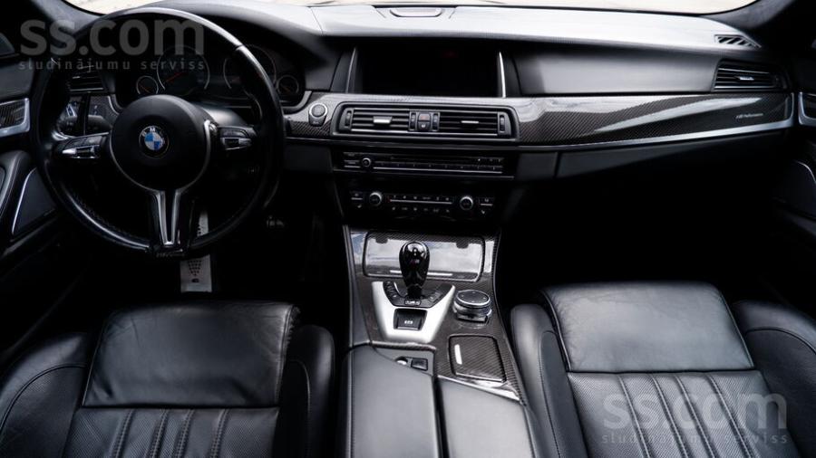 Blue BMW M5 2016 in Riga, with an engine capacity of 4.40 L and mileage of 123 thousand km for 27500 €, photo 18 on AUTOMOTO.COM.LV