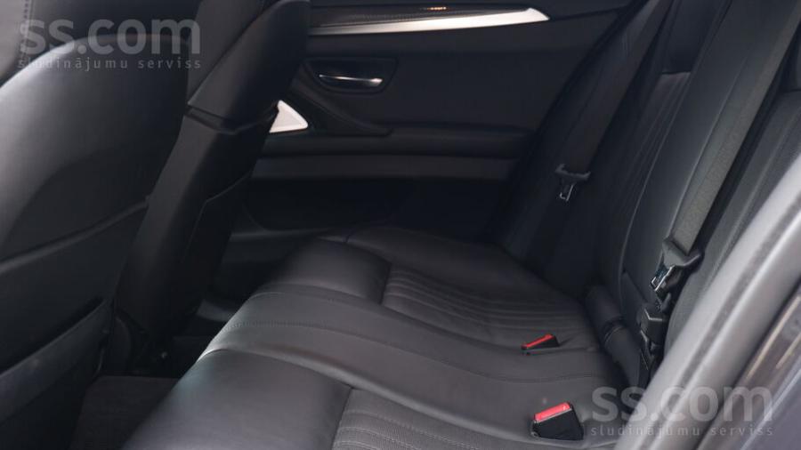 Blue BMW M5 2016 in Riga, with an engine capacity of 4.40 L and mileage of 123 thousand km for 27500 €, photo 24 on AUTOMOTO.COM.LV