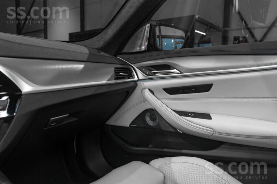 Blue BMW M5 2019 in Riga, with an engine capacity of 4.40 L and mileage of 71 thousand km for 64600 €, photo 18 on AUTOMOTO.COM.LV