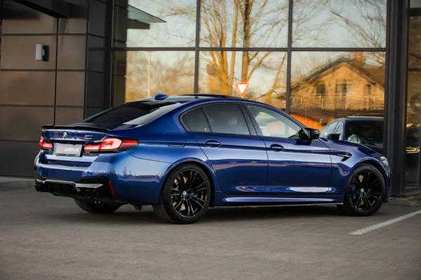Blue BMW M5 2019 in Jelgava, with an engine capacity of 4.40 L and mileage of 109 thousand km for 57000 €, photo 7 on AUTOMOTO.COM.LV