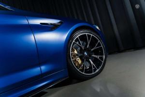 Blue BMW M5 2020 in Vilnius, with an engine capacity of 4.39 L and mileage of 81 thousand km for 64999 €, photo 13 on AUTOMOTO.COM.LV