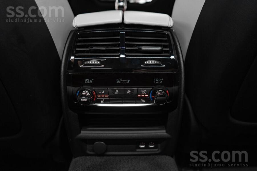 Zils BMW M5 2020 Rīga, ar dzinēja tilpumu 4.40 L un nobraukumu 54 tūkst. km par 64000 €, foto 15 vietnē AUTOMOTO.COM.LV