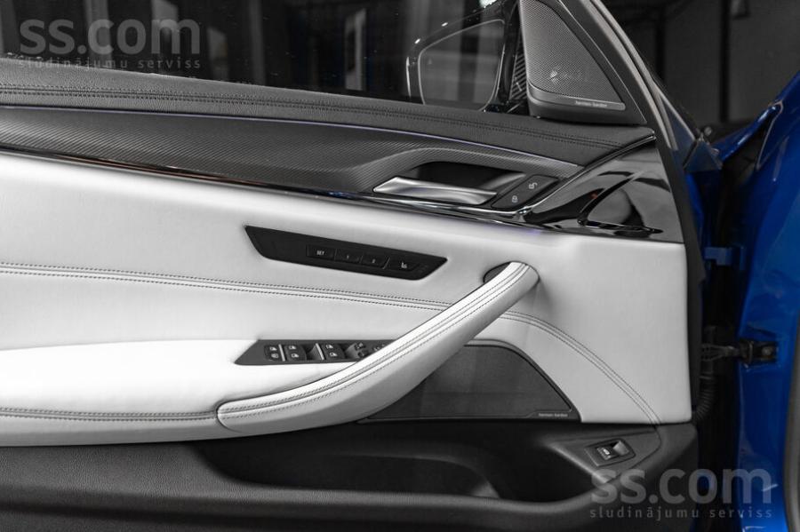 Zils BMW M5 2020 Rīga, ar dzinēja tilpumu 4.40 L un nobraukumu 54 tūkst. km par 64000 €, foto 16 vietnē AUTOMOTO.COM.LV