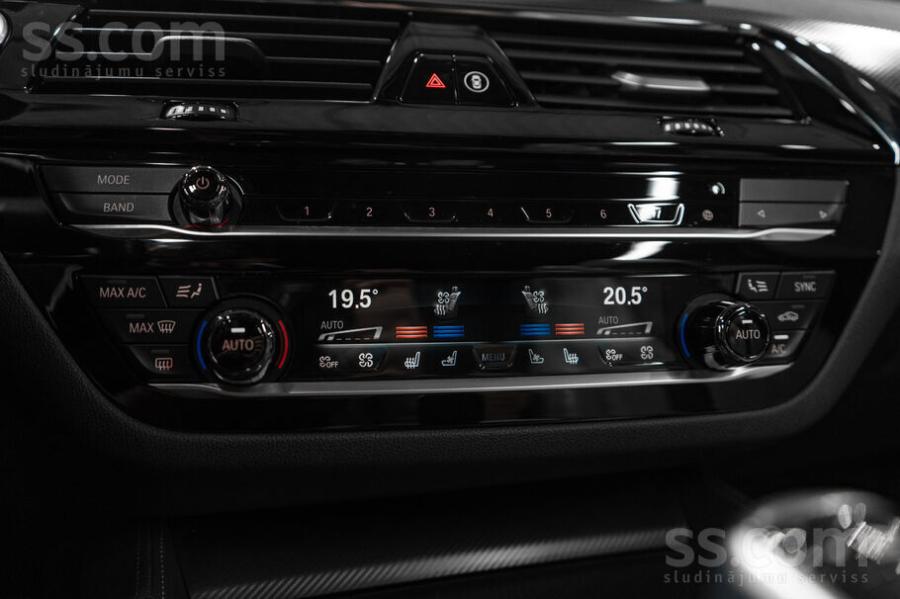 Zils BMW M5 2020 Rīga, ar dzinēja tilpumu 4.40 L un nobraukumu 54 tūkst. km par 64000 €, foto 29 vietnē AUTOMOTO.COM.LV