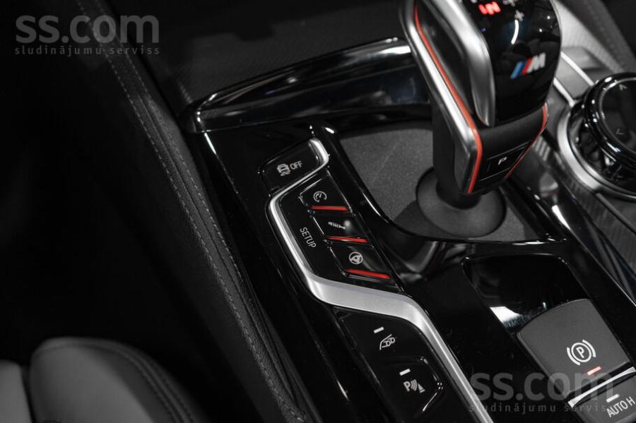 Zils BMW M5 2020 Rīga, ar dzinēja tilpumu 4.40 L un nobraukumu 54 tūkst. km par 64000 €, foto 31 vietnē AUTOMOTO.COM.LV