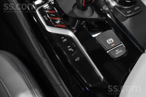 Zils BMW M5 2020 Rīga, ar dzinēja tilpumu 4.40 L un nobraukumu 54 tūkst. km par 64000 €, foto 32 vietnē AUTOMOTO.COM.LV