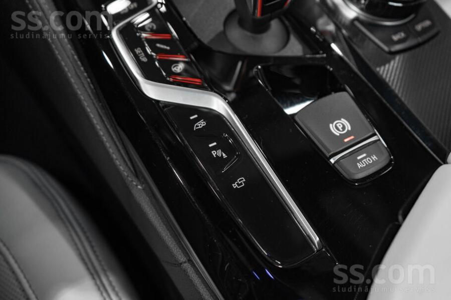 Zils BMW M5 2020 Rīga, ar dzinēja tilpumu 4.40 L un nobraukumu 54 tūkst. km par 64000 €, foto 32 vietnē AUTOMOTO.COM.LV