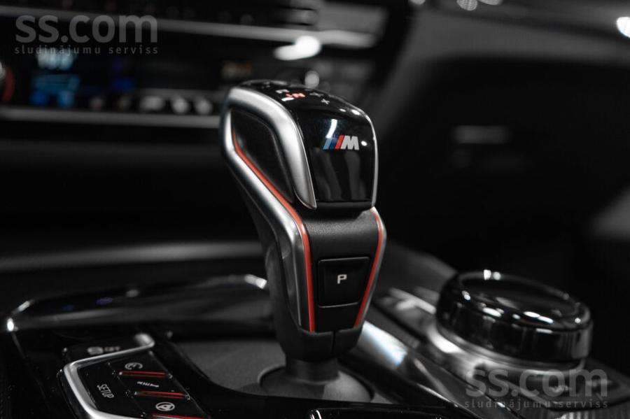 Zils BMW M5 2020 Rīga, ar dzinēja tilpumu 4.40 L un nobraukumu 54 tūkst. km par 64000 €, foto 33 vietnē AUTOMOTO.COM.LV
